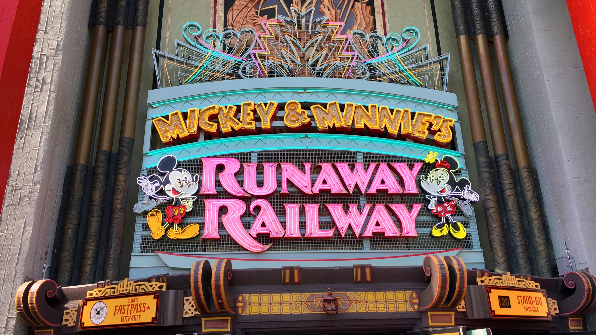 VIDEO: Mickey & Minnie’s Runaway Railway POV Opening Day – Orlando ParkStop