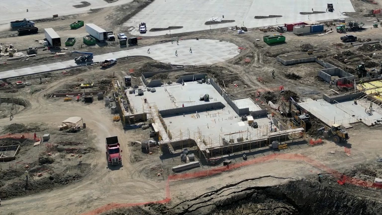 Universal Kids Resort Texas Update: Vertical Construction Starts, New ...